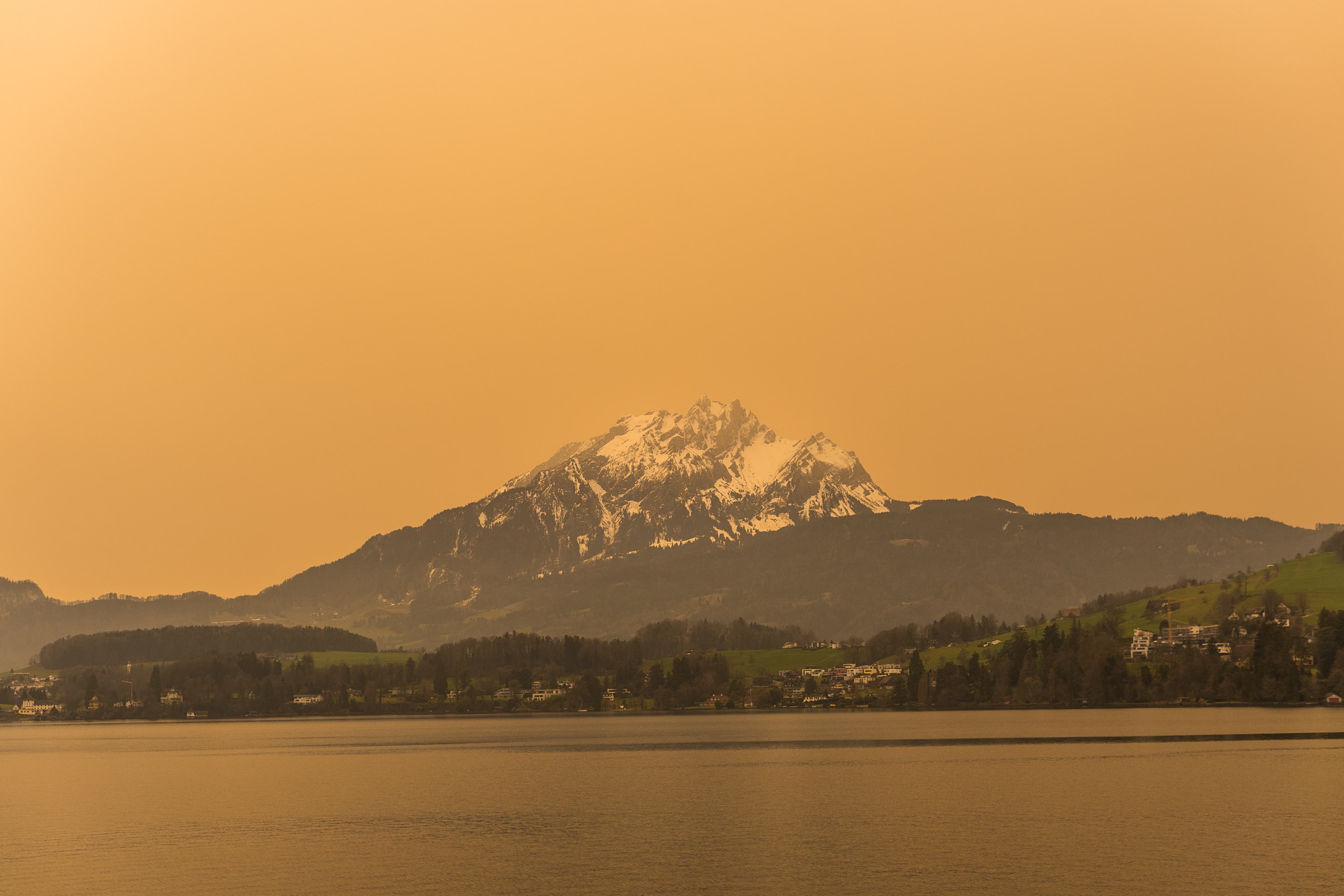 Leserbilder - Saharastaub färbt den Himmel in der Schweiz orange – die ... Leserbilder - Saharastaub färbt den Himmel in der Schweiz orange – die ...
