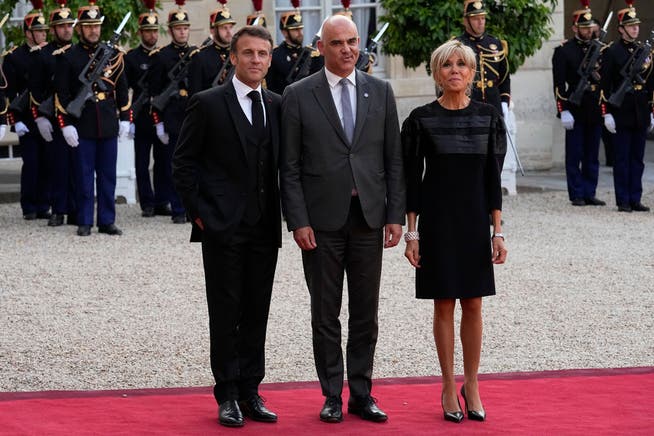 Emmanuel Macron besucht die Schweiz: Sein Abschiedsgeschenk an Alain ... Emmanuel Macron besucht die Schweiz: Sein Abschiedsgeschenk an Alain ...